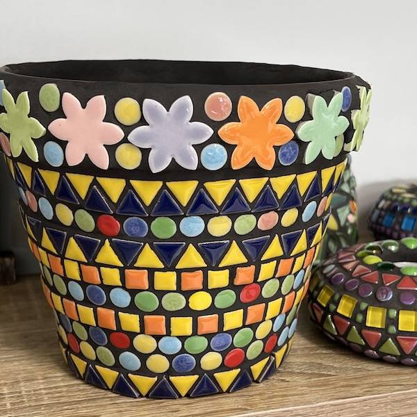 A Beginners Mosaic Pot Project – The Mosaic Store